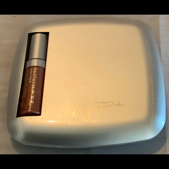 Mary Kay | Makeup | Nib Mary Kay Signature Refillable Mirrored Compact ...